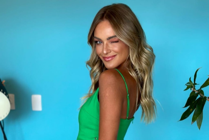 Bárbara Heck para a web com dress all green