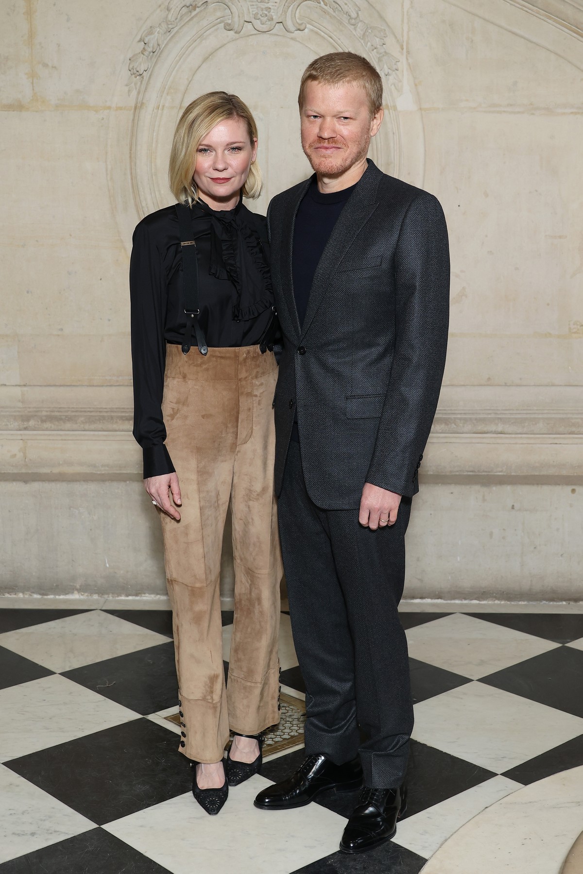 Kirsten Dunst faz rara aparição com o marido Jesse Plemons na semana de ...