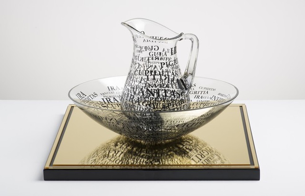 Regina Silveira em dose dupla: artista lança instalação e exposição em ...