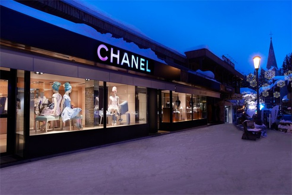 Chanel inaugura pop up em Courchevel com edição limitada da Boy bag