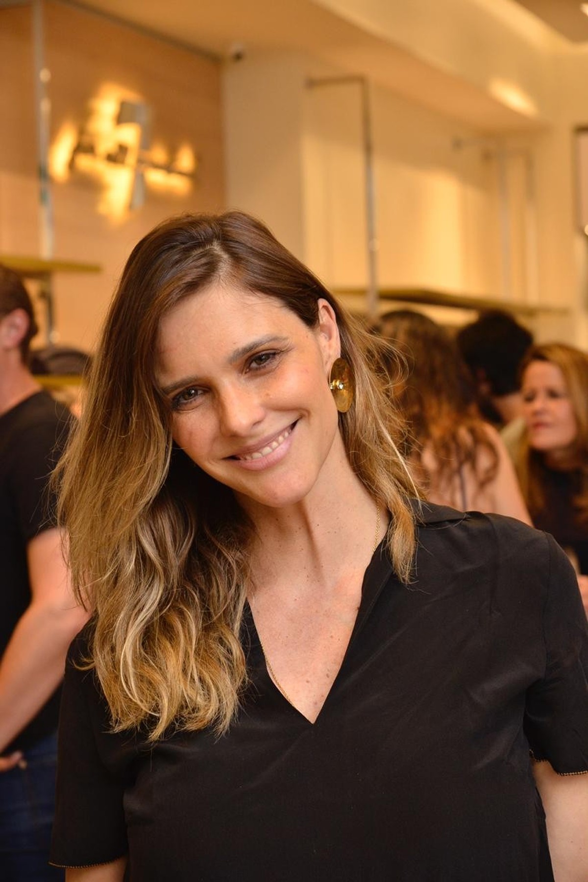 Pouco mais de um mês após dar à luz, Fernanda Lima surge belíssima em ...