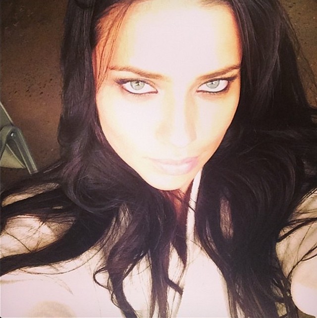 Irina Shayk confunde seguidores no Instagram com semelhança a Adriana Lima