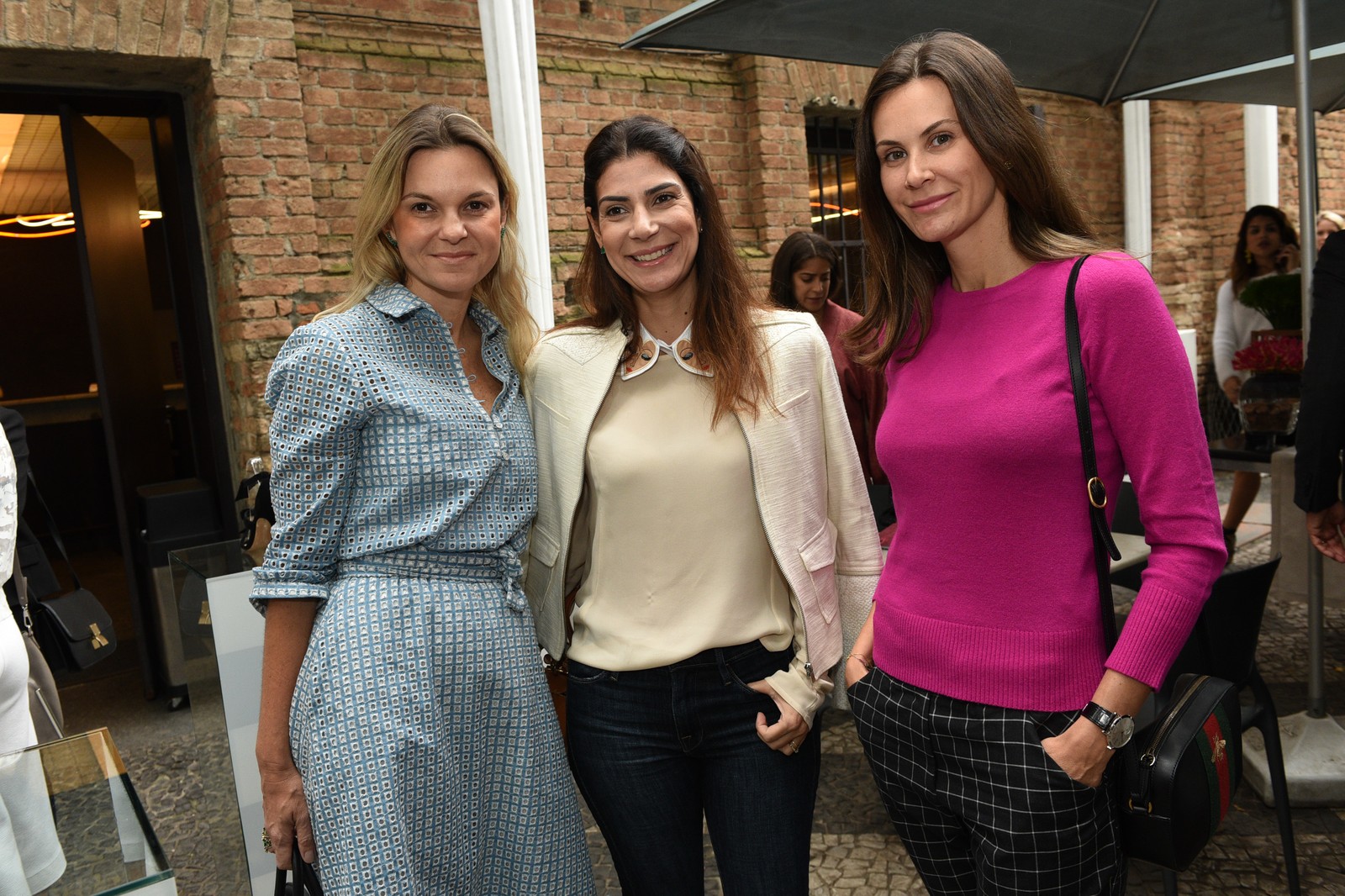 Alexandre Birman lidera visita guiada da expo de Ana Maria Tavares