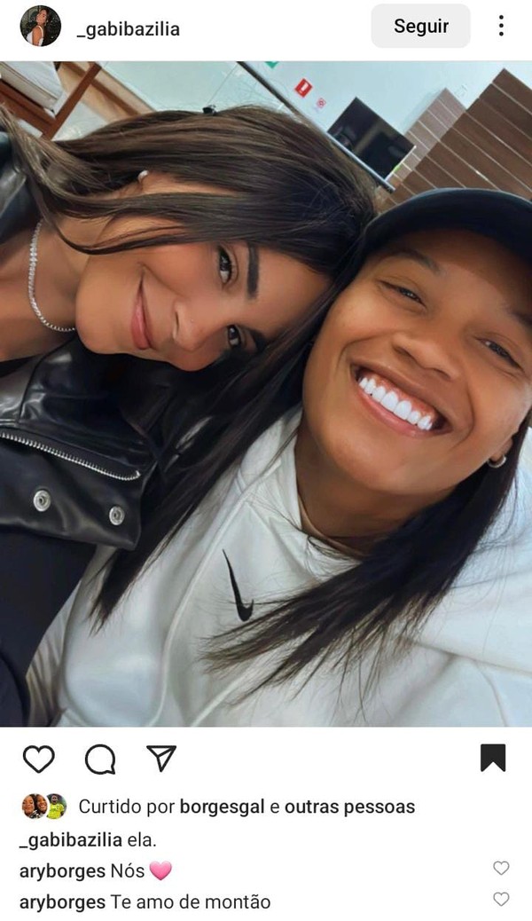 Ary Borges, jogadora da seleção feminina de futebol, assume namoro