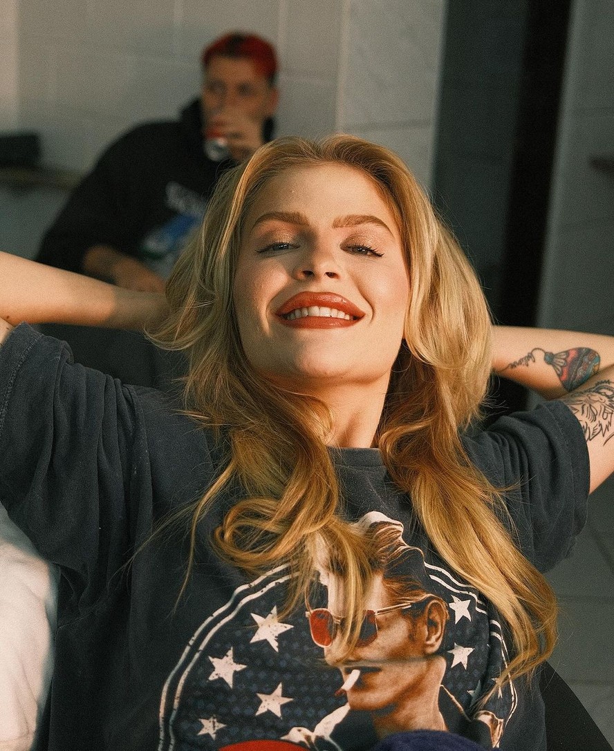 Afastada das redes sociais, Luisa Sonza aparece para comemorar 200 ...