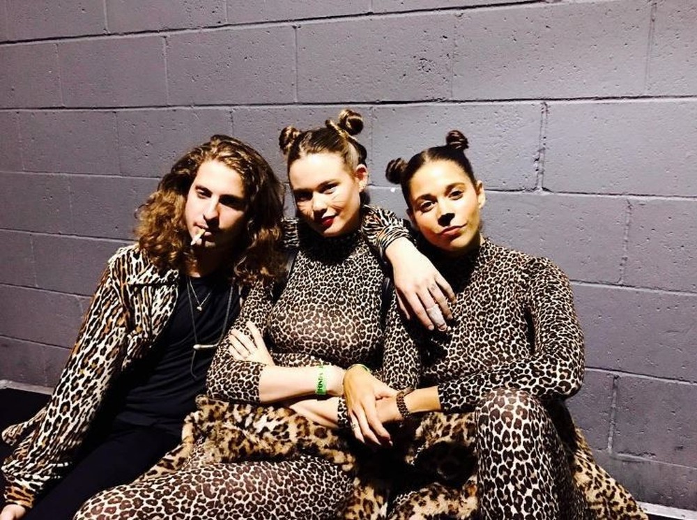 Um mês após nascimento da filha, Behati Prinsloo aproveita festa de ...