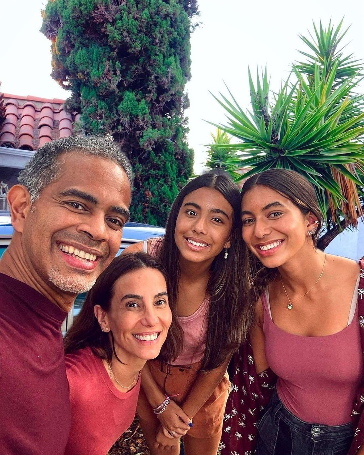 Tania Khalill exalta a família ao postar foto na web: 'rodeada de amor ...