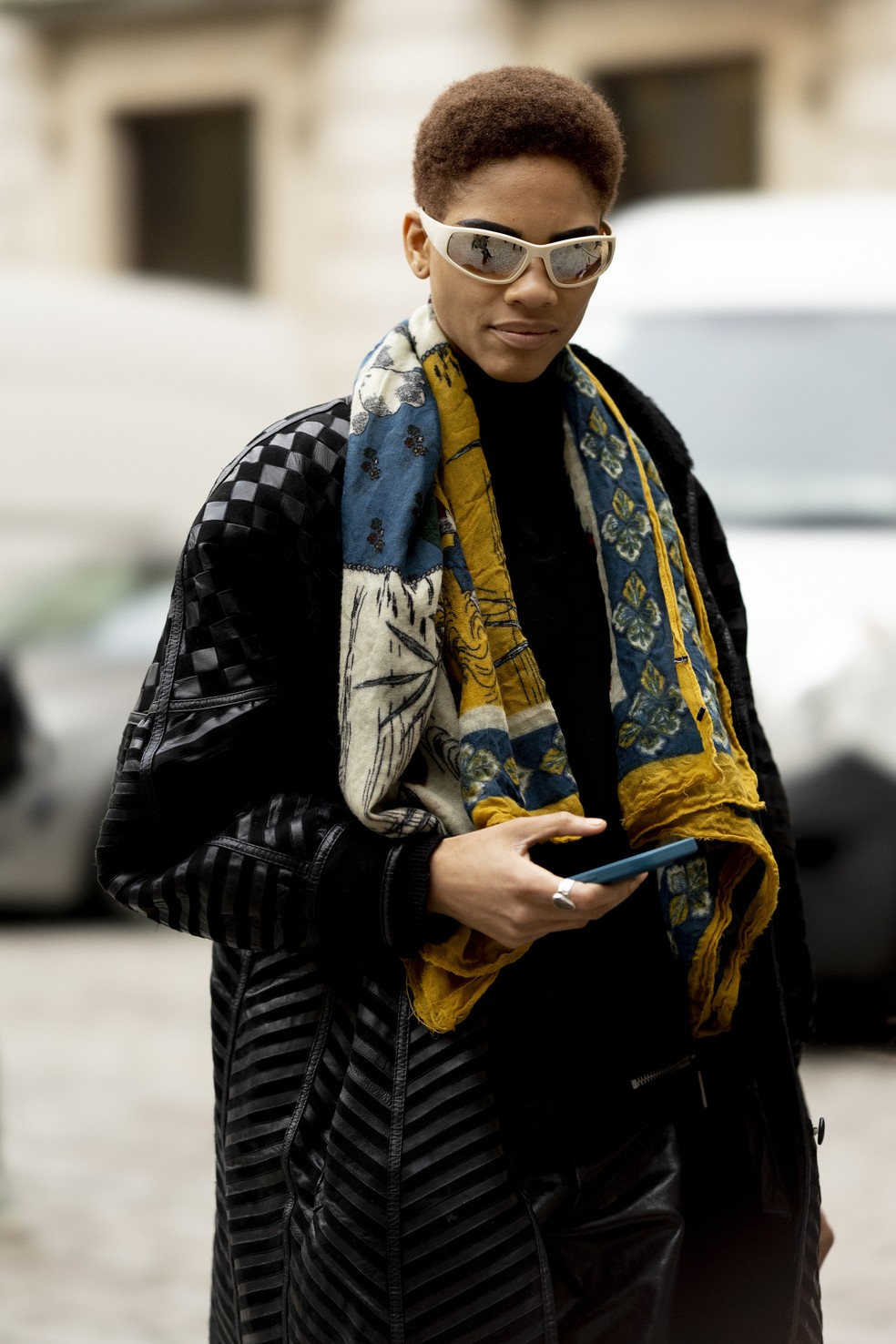 Como usar a echarpe para inovar no look neste inverno