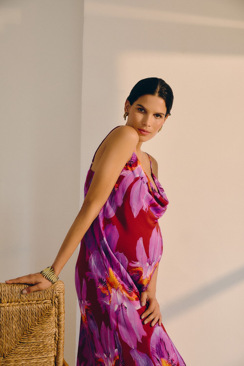 Modelo Raica Oliveira anuncia gravidez de gêmeas: 'Momento muito especial'