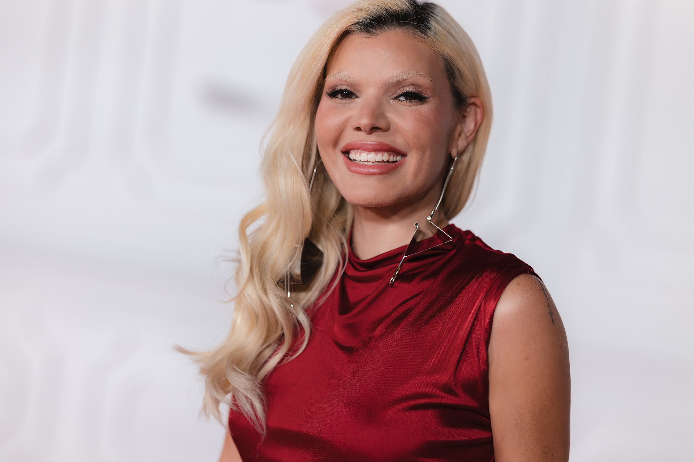 Duda Beat marca presença em tapete vermelho de 'O Morro dos Ventos ...