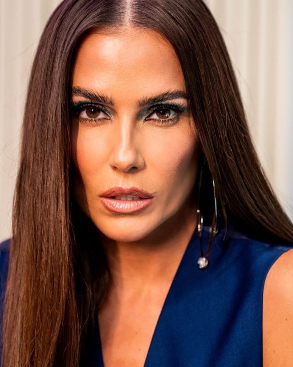 Depois de customizar body, cropped e vestido, Deborah Secco aposta em ...