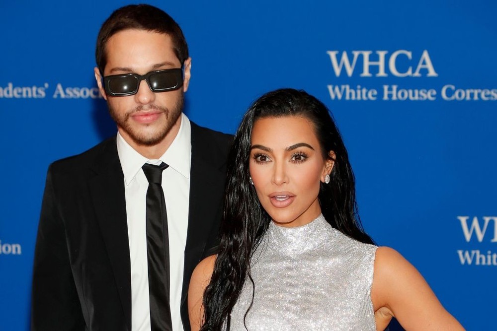 Kim Kardashian defende reputação de Pete Davidson por namorar apenas ...
