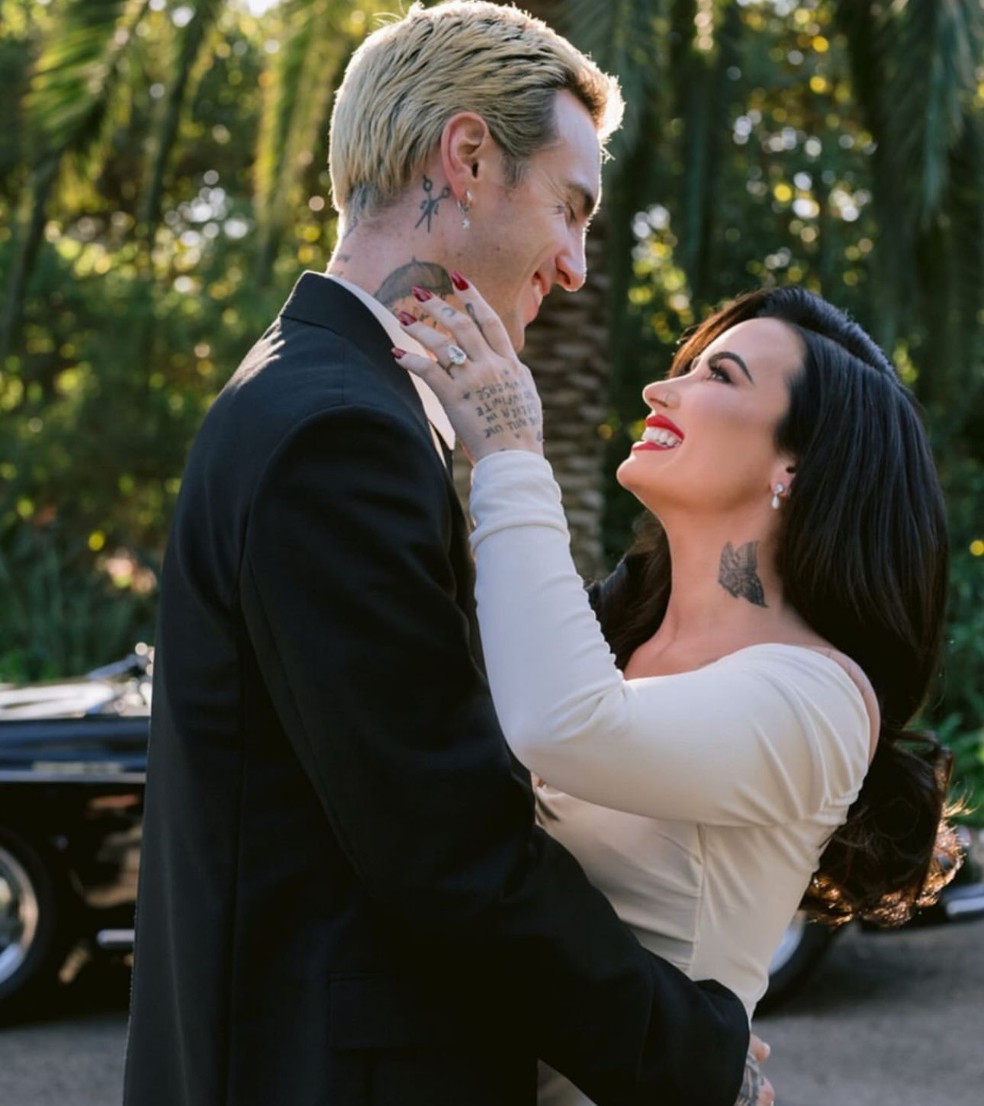 Demi Lovato exibe ensaio pre-Wedding com Jordan Lutes