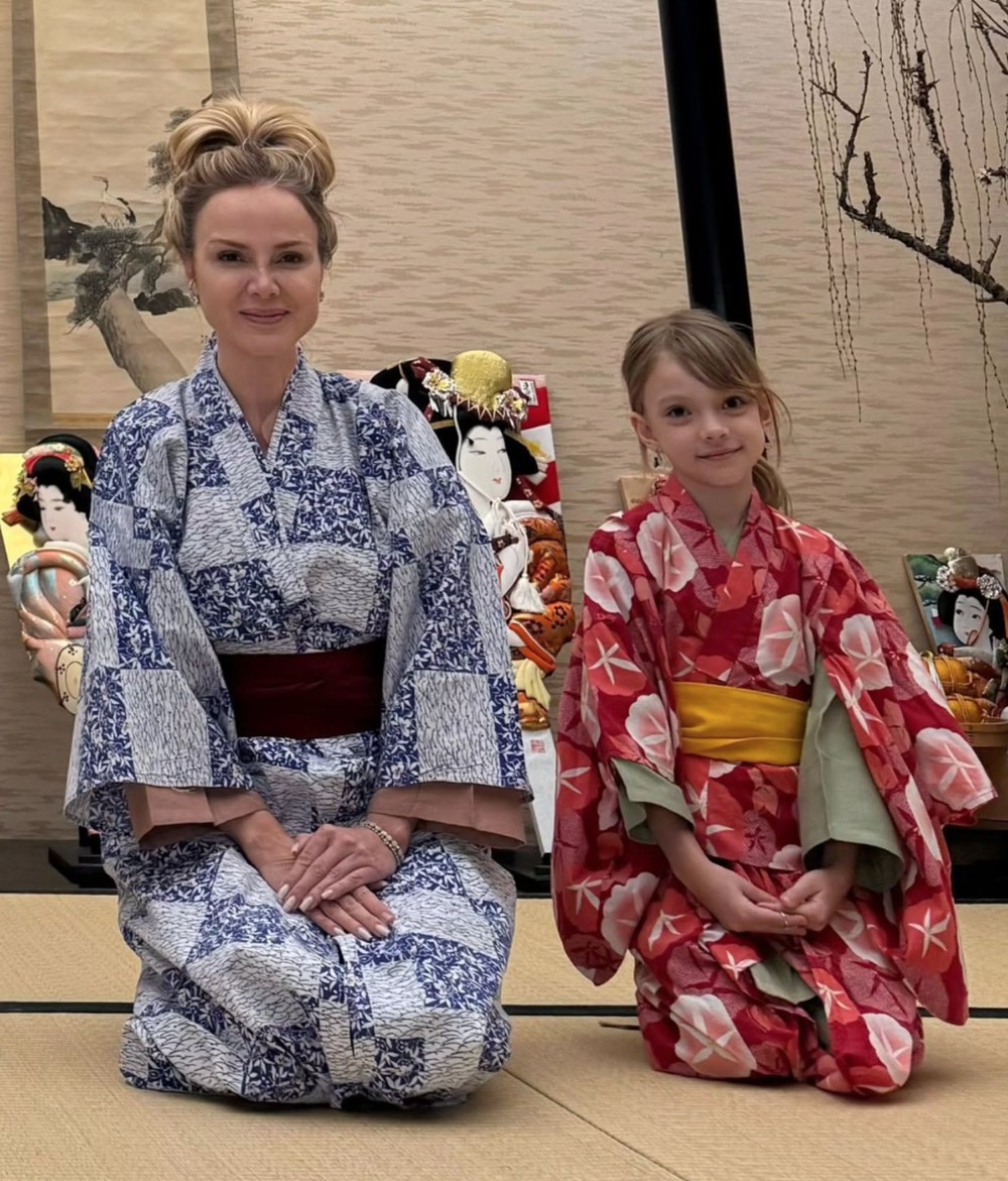 De quimono, Eliana vive experiência cultural no Japão com a filha