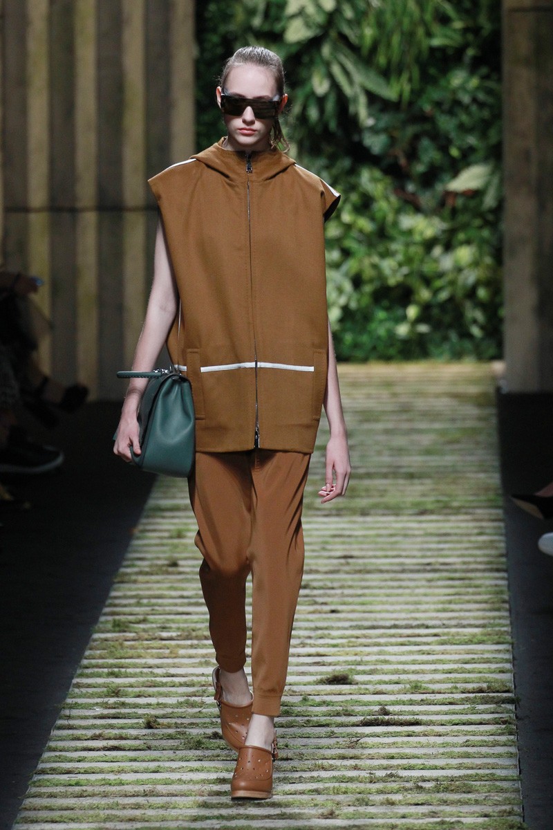 Max Mara apresenta verão tropical com inspiração em Lina Bo Bardi