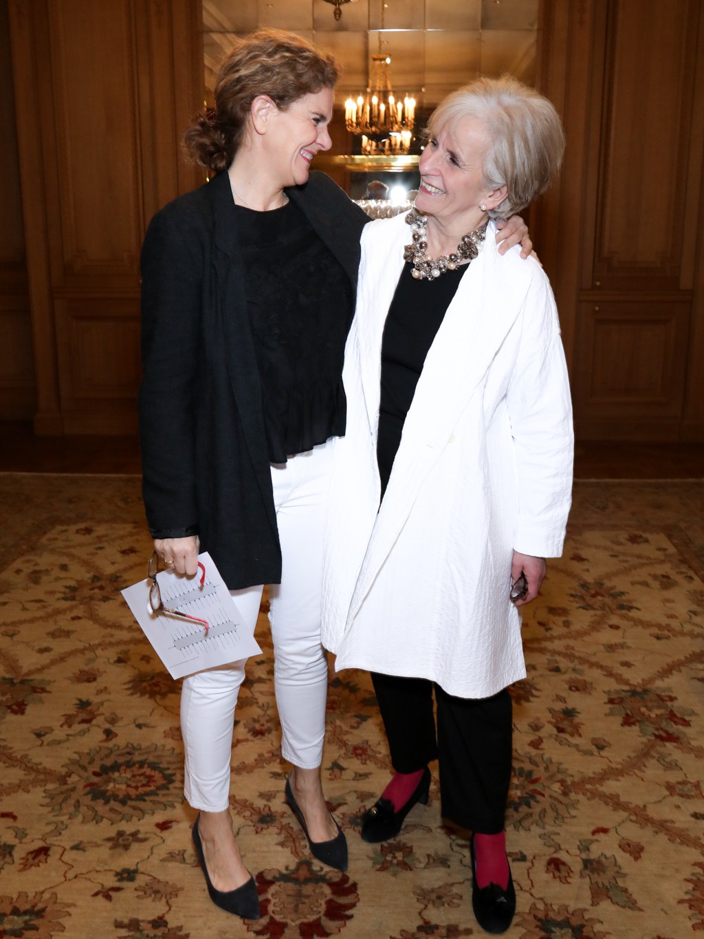 Vogue e Vanity Fair reúnem convidados para jantar em Paris