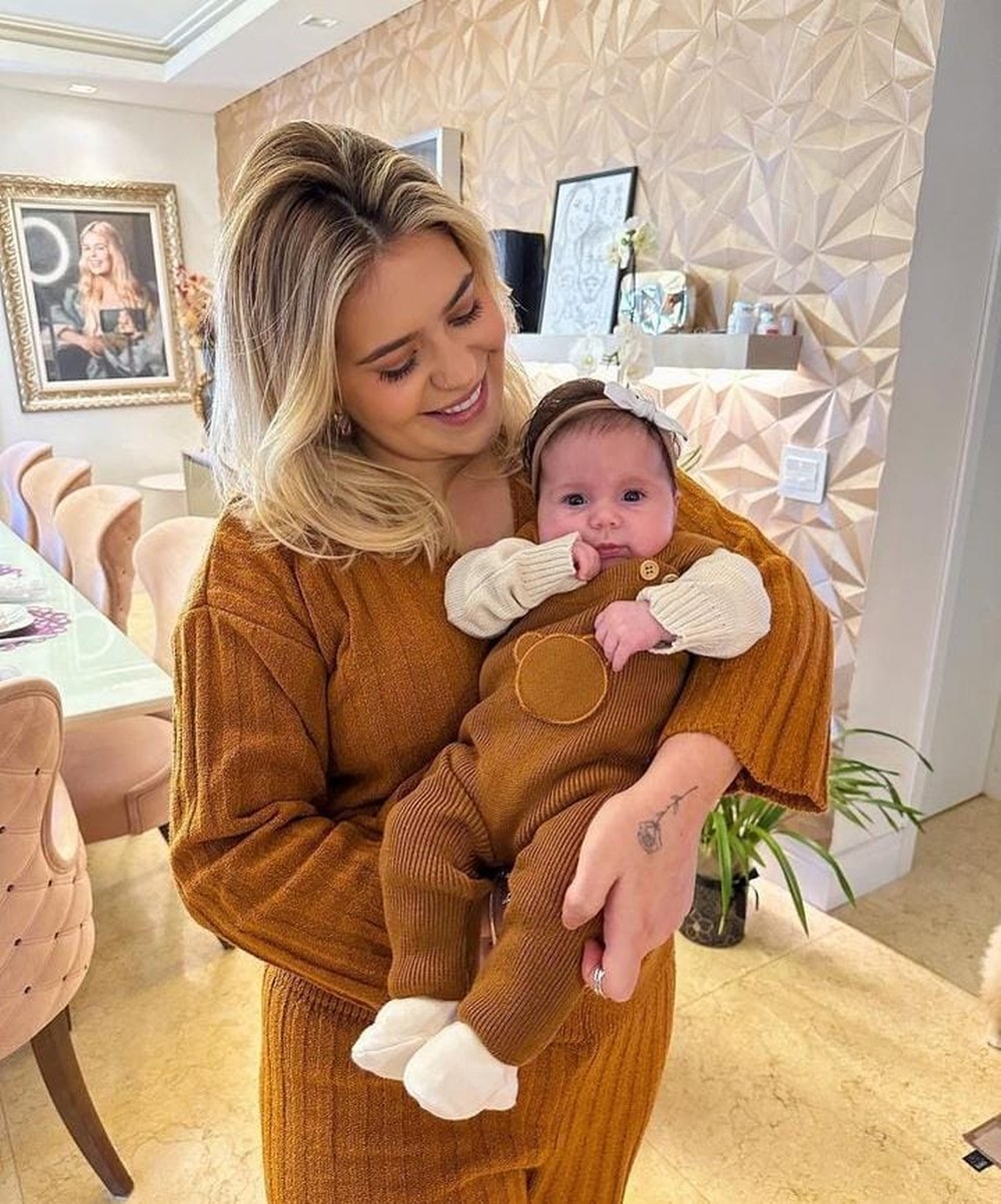 Viih Tube encanta ao combinar look com a filha, Lua