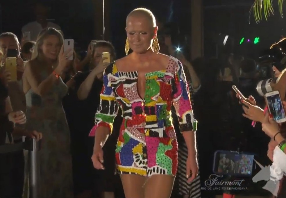 Xuxa Meneghel faz seu retorno às passarelas em desfile-homenagem aos ...