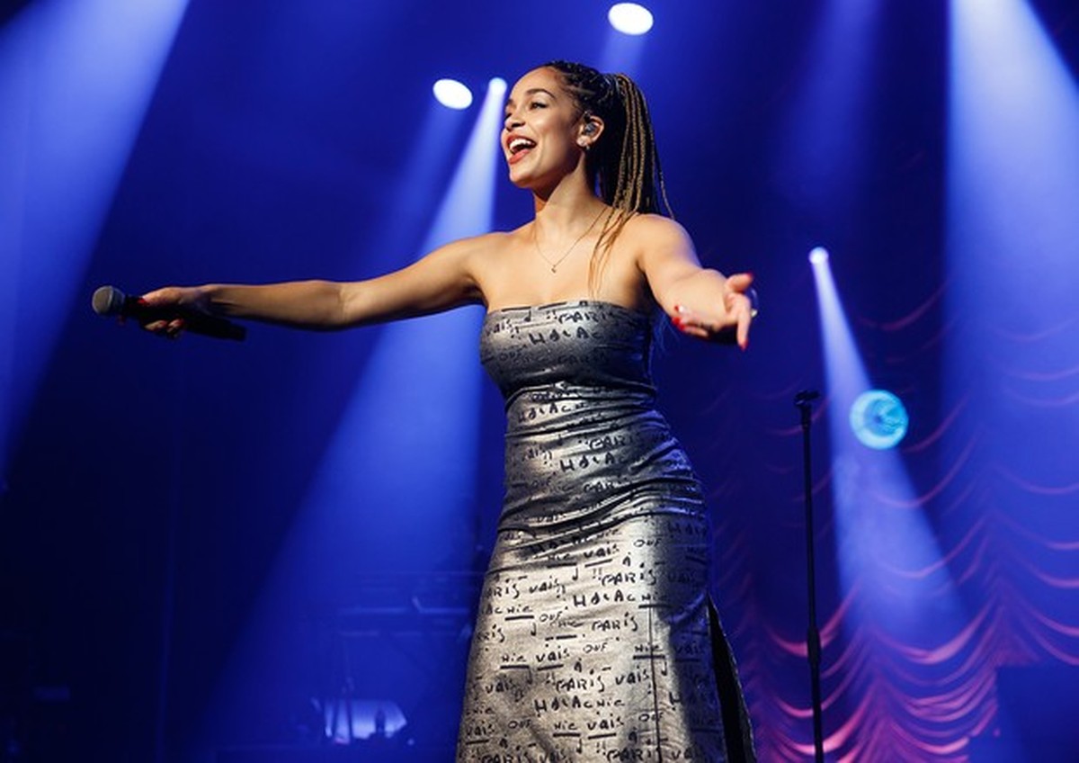 Um papo exclusivo com Jorja Smith, no line-up do Lollapalooza Brasil