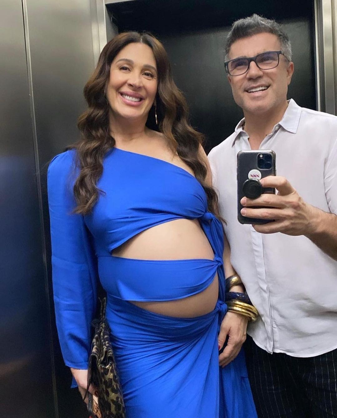 Claudia Raia posa ao lado dos filhos, Enzo e Sophia