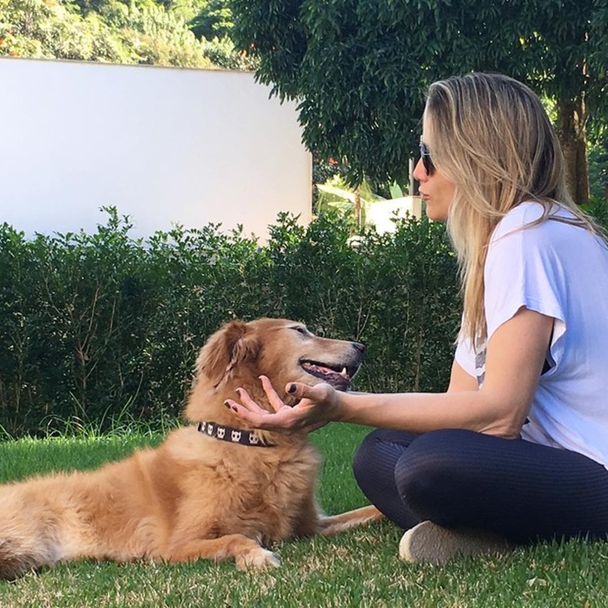 Fernanda Gentil posta foto fofa com cachorro
