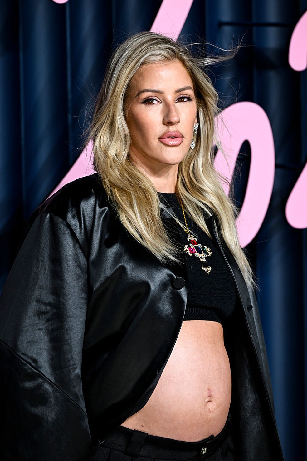 Ellie Goulding exibe barriguinha da segunda gestação no The Fashion ...