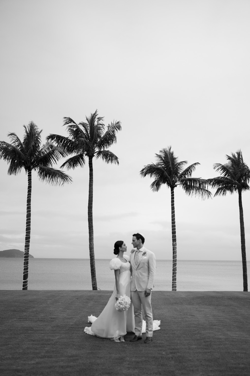 Modelo Luma Grothe se inspira em vestido de Audrey Hepburn para ...