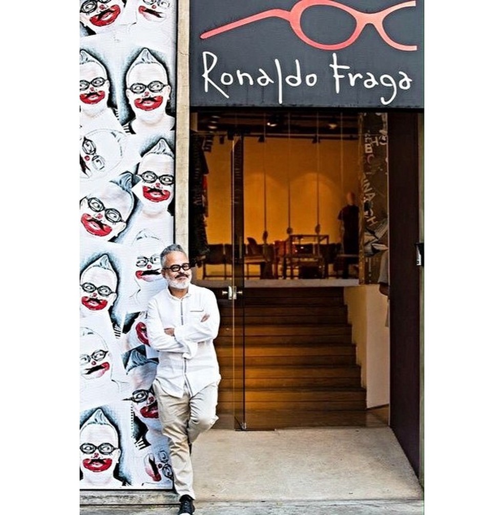 Ronaldo Fraga convida Nilo Zack para grafitar fachada da sua loja mineira