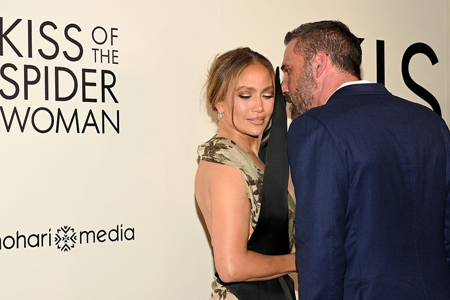 Jennifer Lopez e Ben Affleck brilham juntos no tapete vermelho em ...