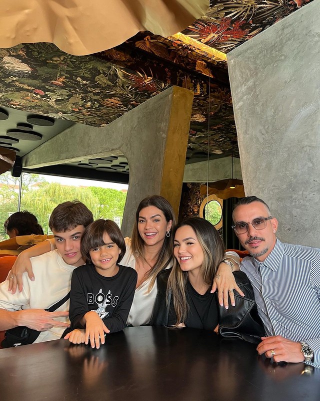 Juntos há 22 anos, Kelly Key se declara para o marido Mico Freitas nas redes sociais