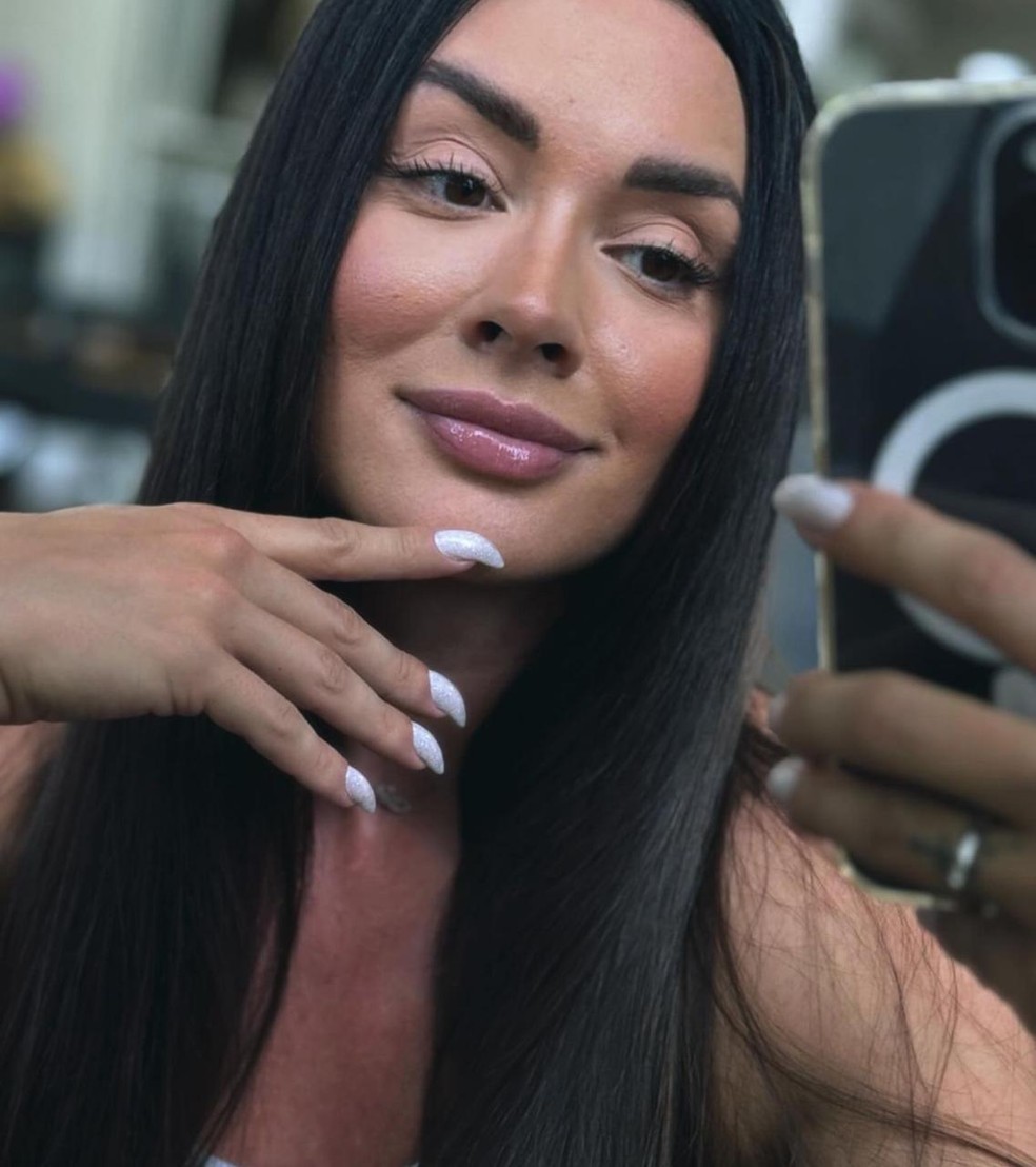 Juju Salimeni esbanja beleza após renovar o visual em salão luxuoso