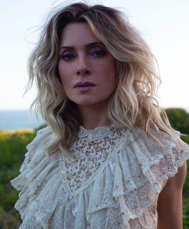 Letícia Spiller exibe copilado de ensaios fotográficos ao longo da carreira