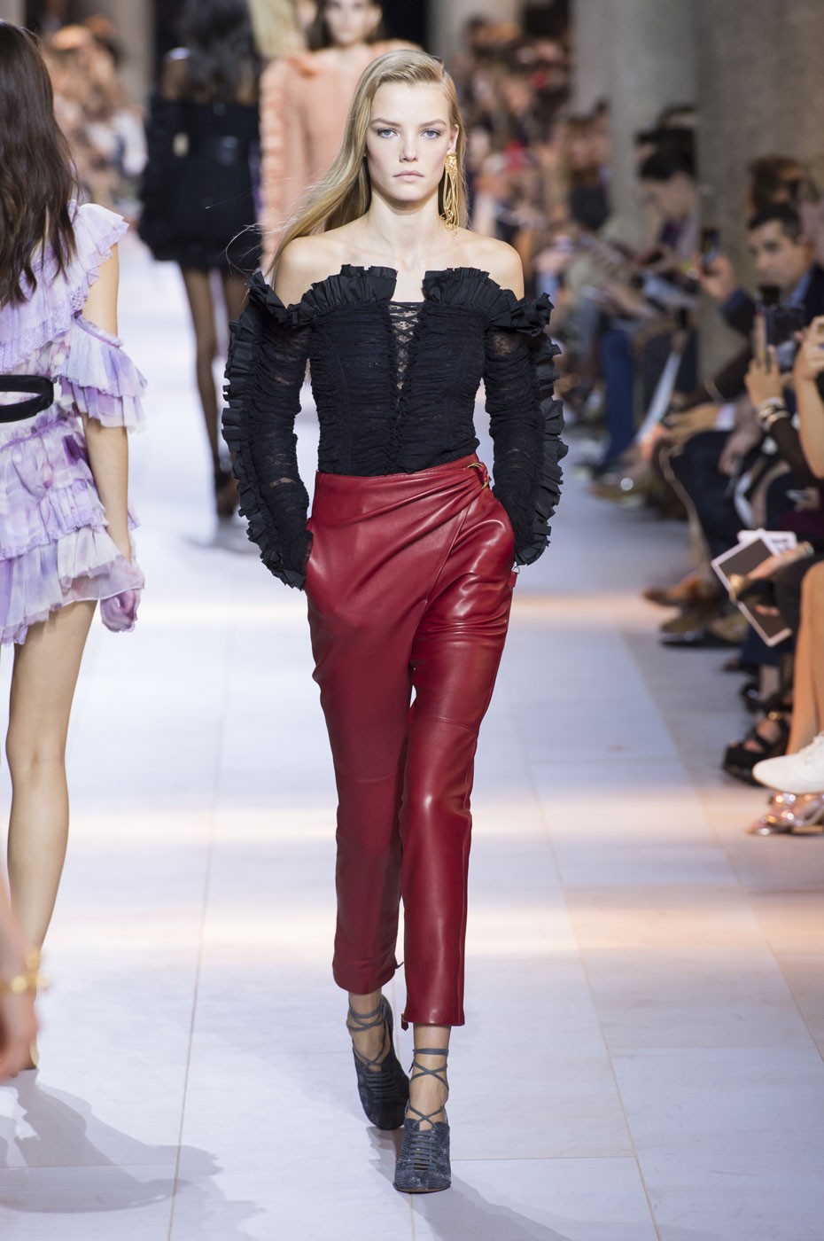 Peter Dundas estreia à frente da Cavalli