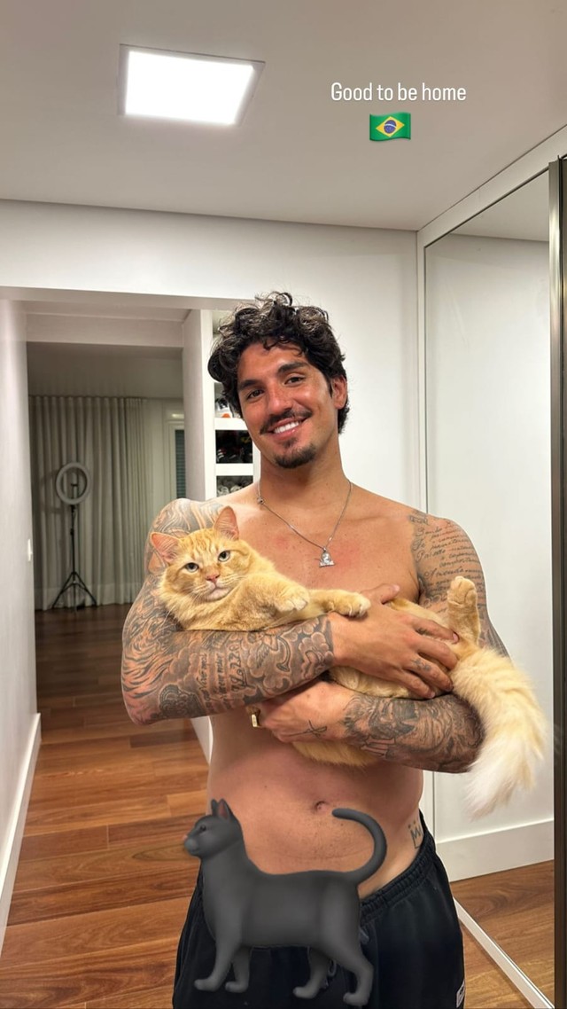 Surfista, Gabriel Medina exibe habilidade no futebol