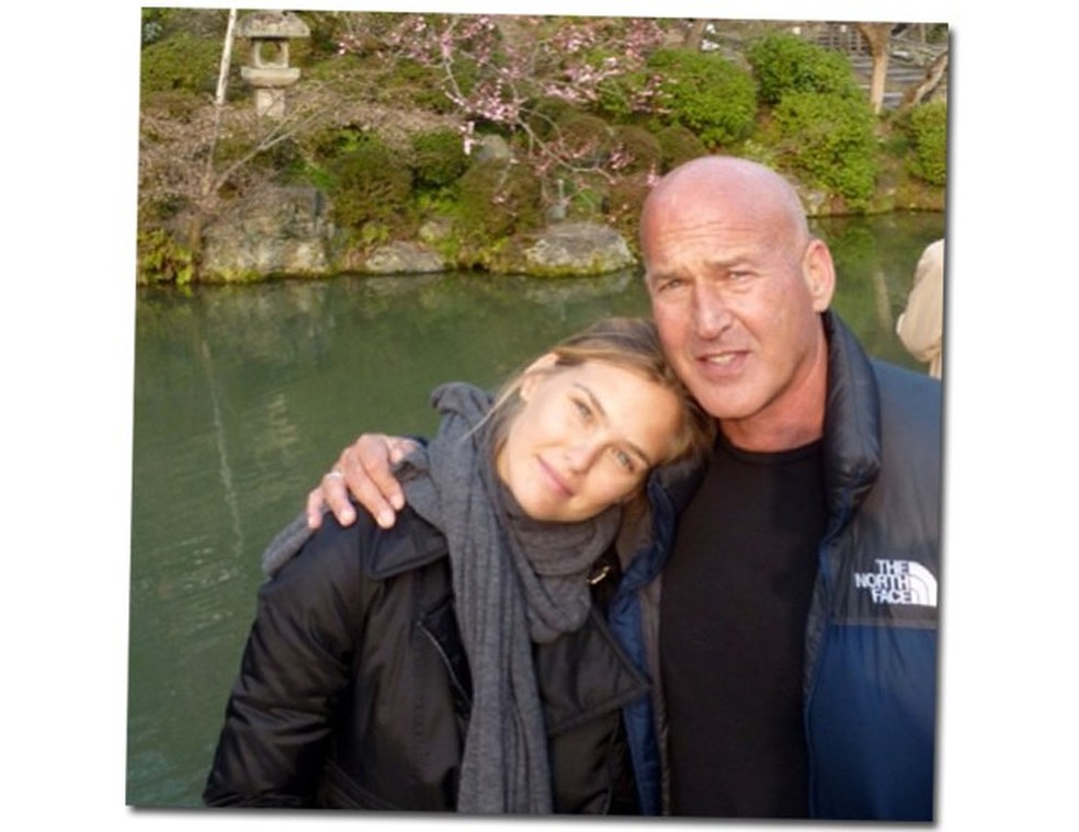 Álbum de família: Bar Refaeli divulga fotos da infância, em manhã ...