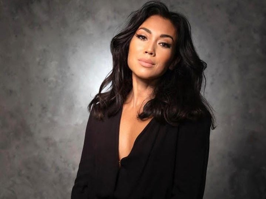 Danni Suzuki elege beachwear estampado para curtir praia paradisíaca ...