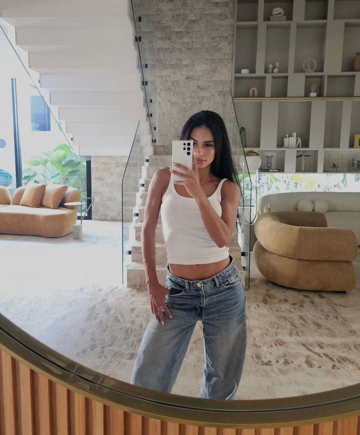 Carol Ramiro abre álbum de domingo