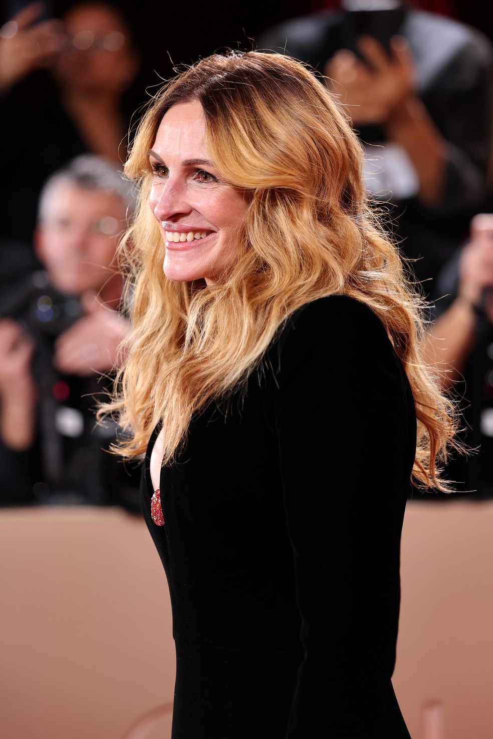 Com os fios mais claros, Julia Roberts aposta no loiro mel com nuances ...