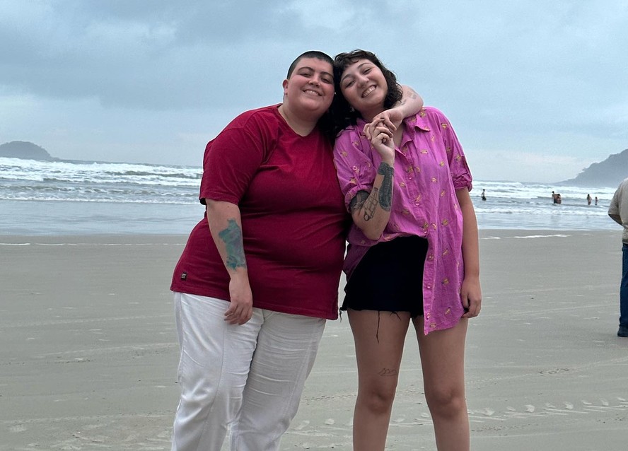 Ana Vilela celebra cinco anos de casamento com Amanda Garcia