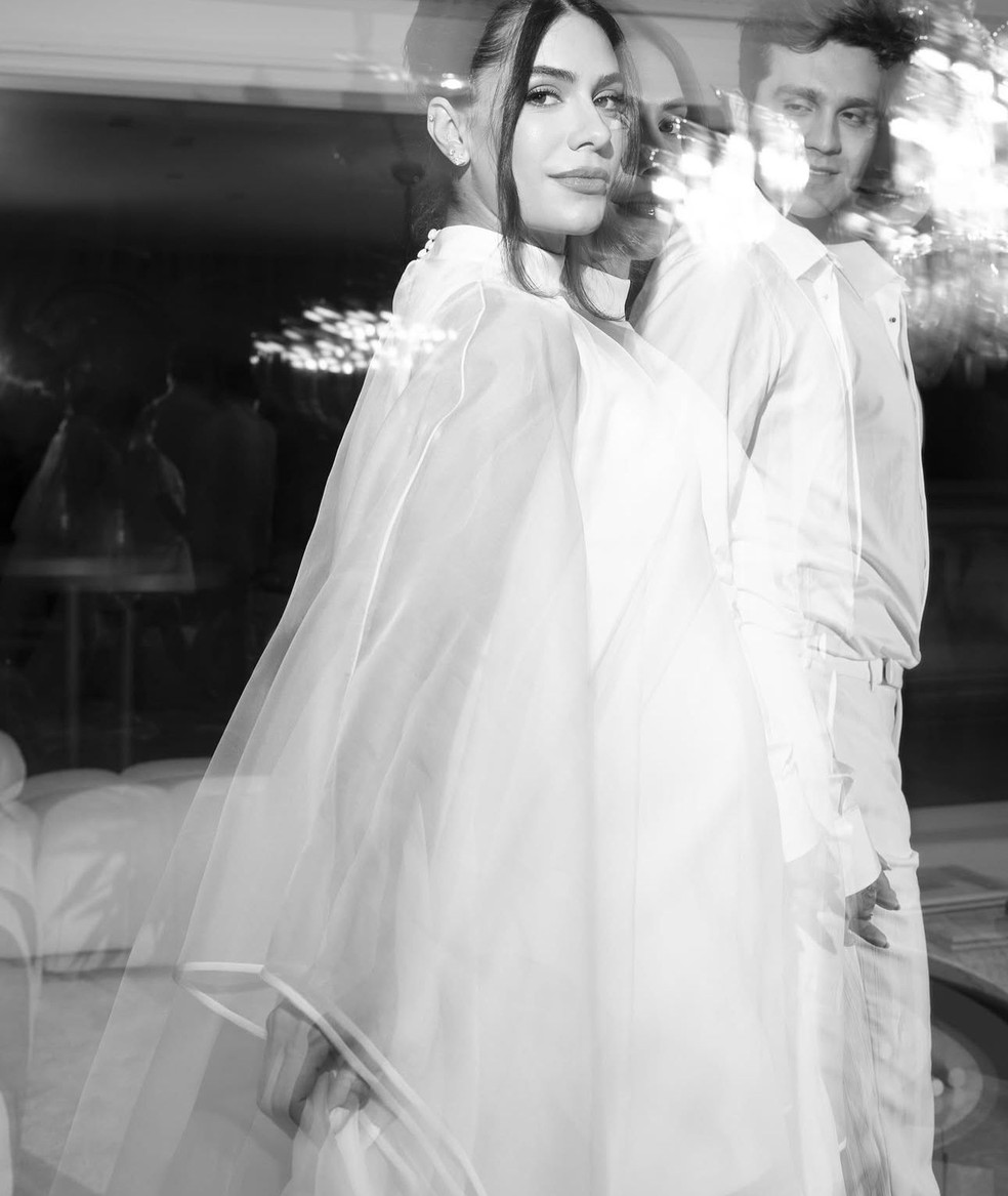 Jade Magalhães abre álbum de casamento civil com Luan Santana