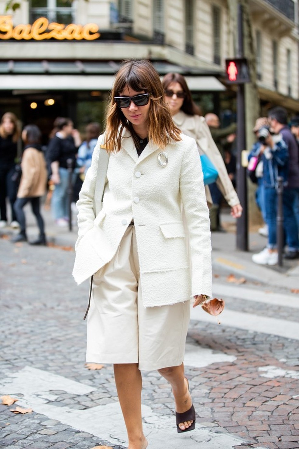 Bermuda é a peça-chave do verão 2020 – inspire-se no street style de Paris!