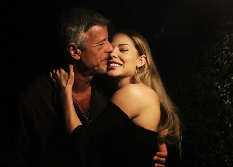 Saory Cardoso exibe momento romântico com Marcello Novaes