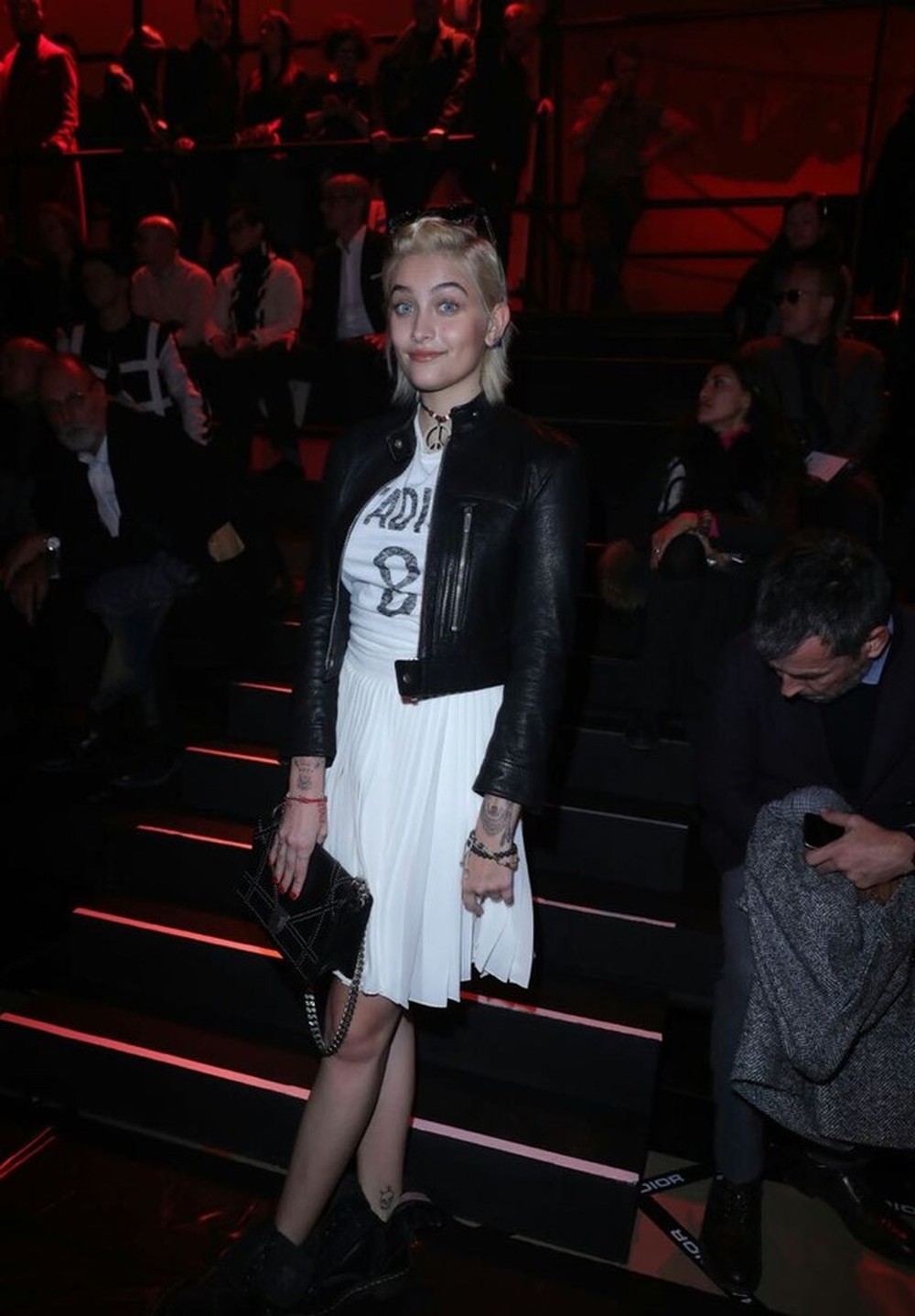 Paris Jackson vai a desfile da Dior na França