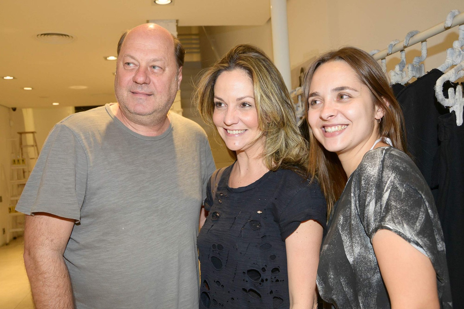 UMA apresenta coleção-cápsula e inaugura expo de fotos de Gil Inoue