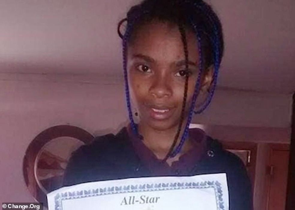 Adolescente é condenada a prisão perpétua por matar homem que a ...