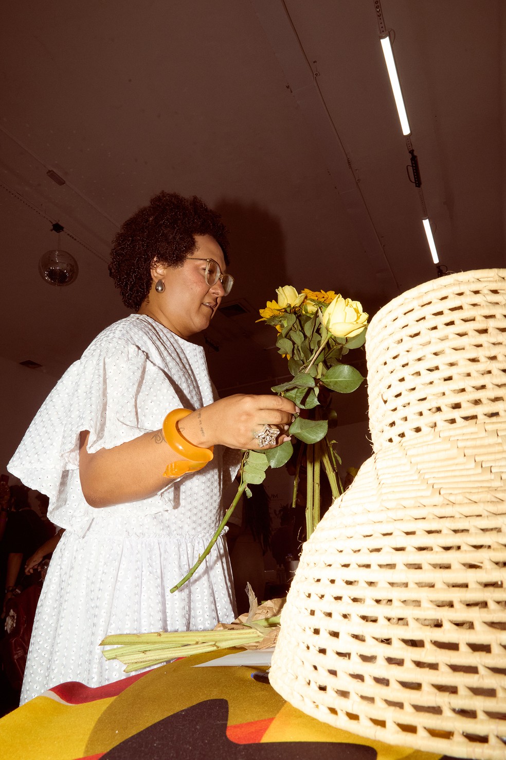 Um mergulho pelo backstage do desfile de Isaac Silva