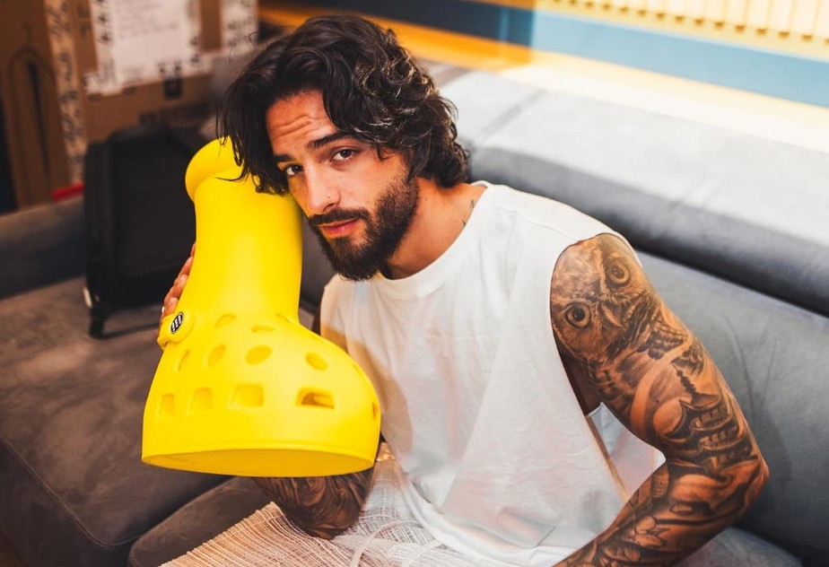 Maluma posa com bota grifada de quase R$ 8 mil | Celebridades | Vogue