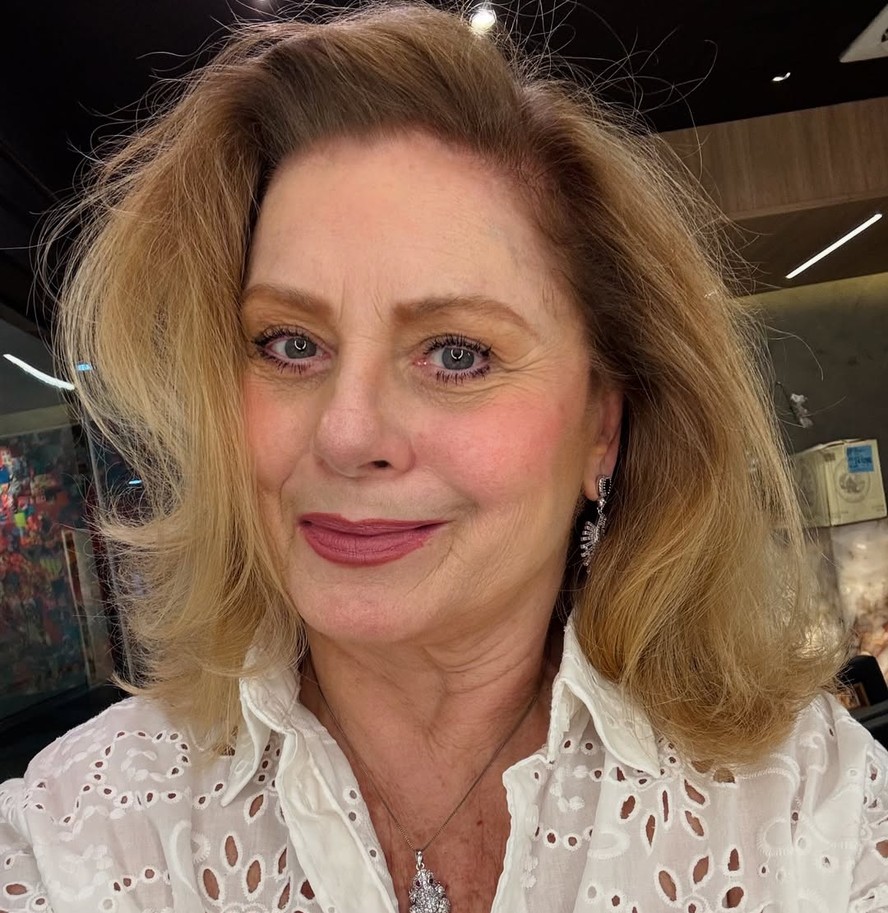 Aos 73 anos, Vera Fischer exibe mudança de visual