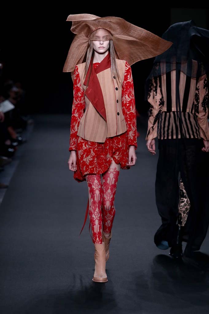 Ann Demeulemeester | Paris | Verão 2014 | Desfiles | Vogue