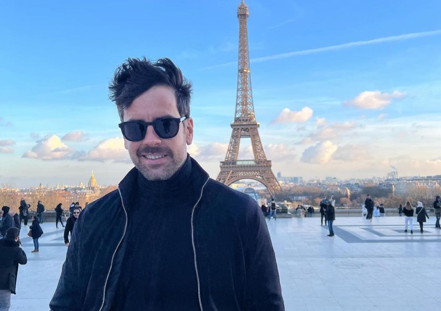 Marcos Pitombo abre álbum de viagem a Paris